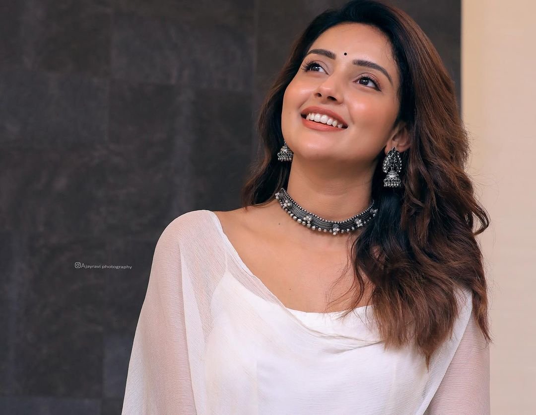 Mahima Nambiar Beautiful Latest Pictures - Bollywoodfever