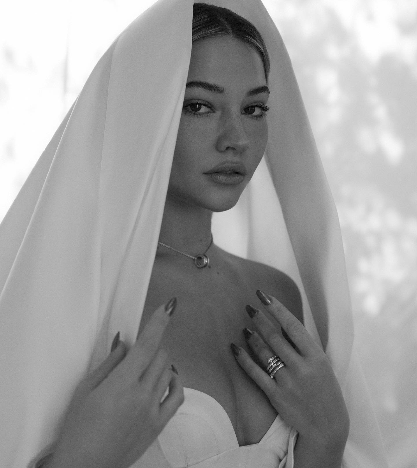 Madelyn Cline Age, Height, Weight, Measurements, Bra Size