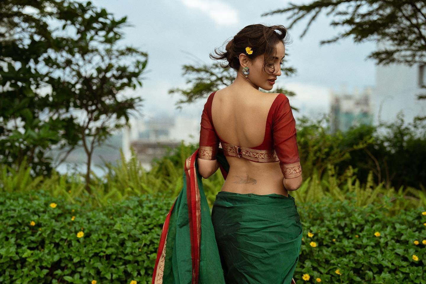 Bangladeshi Beauty Tangia Zaman Methila Viral Saree Pictures