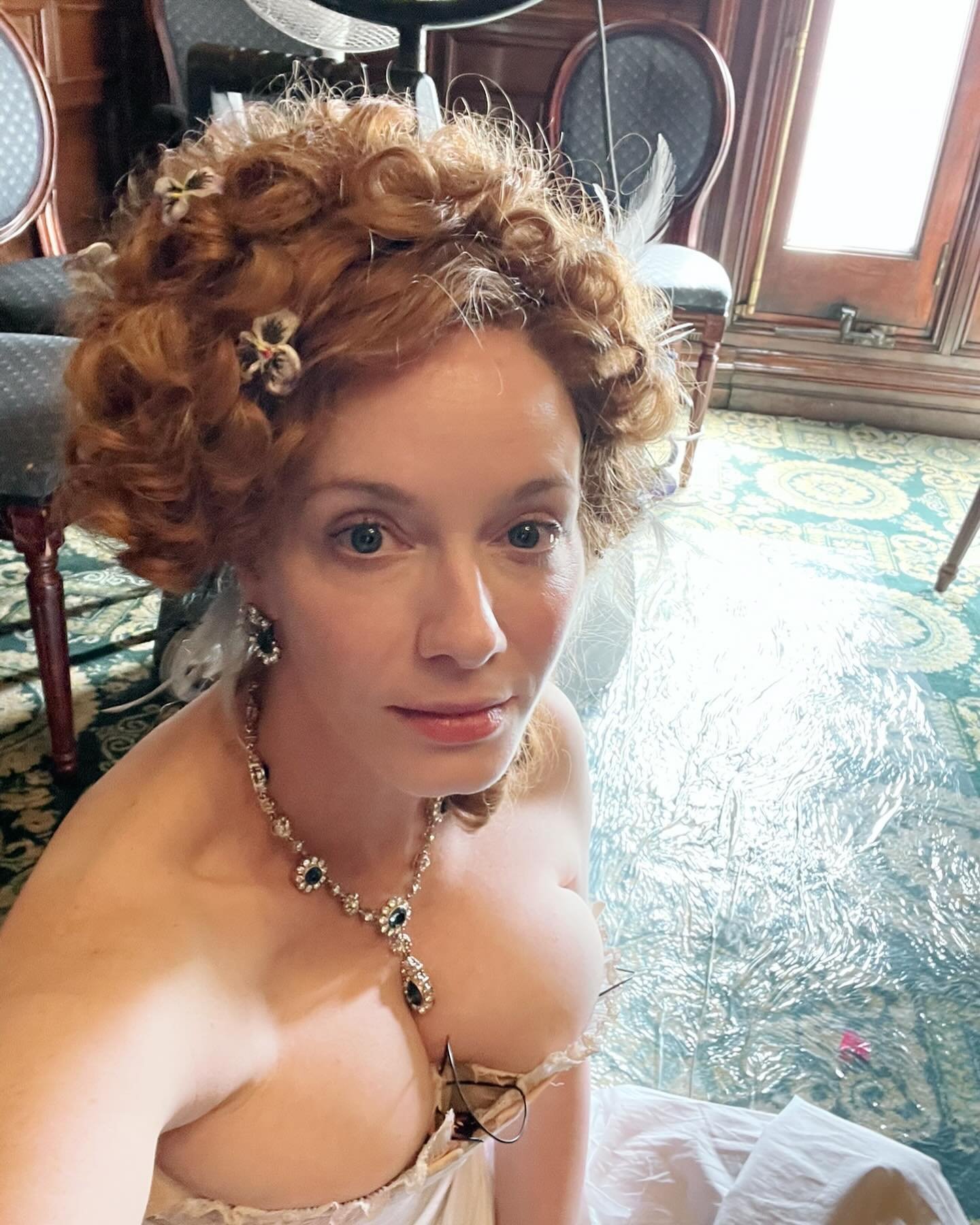 Breathtaking Pictures of Christina Hendricks - Bollywoodfever